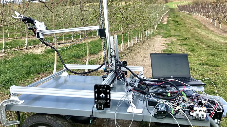 Robotic Pruner Ready to Cut Down Production Problems in Apple Orchards ...